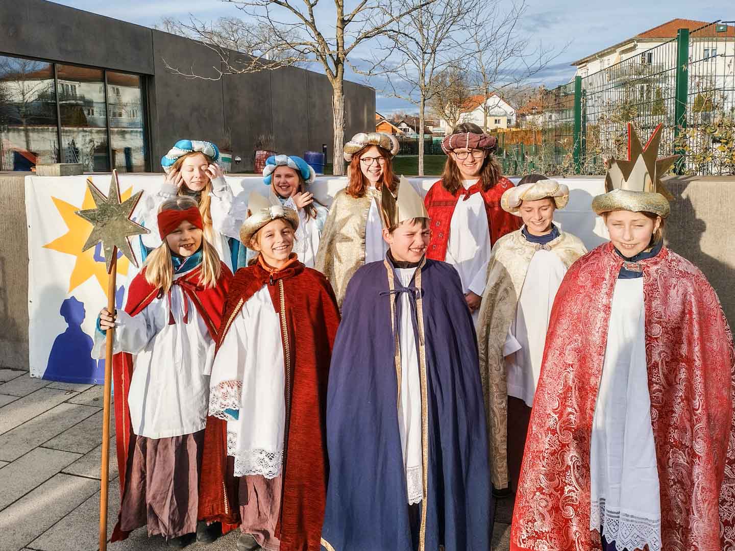 Bischof Bertram sendet die Sternsinger aus - Pfarreiengemeinschaft ...