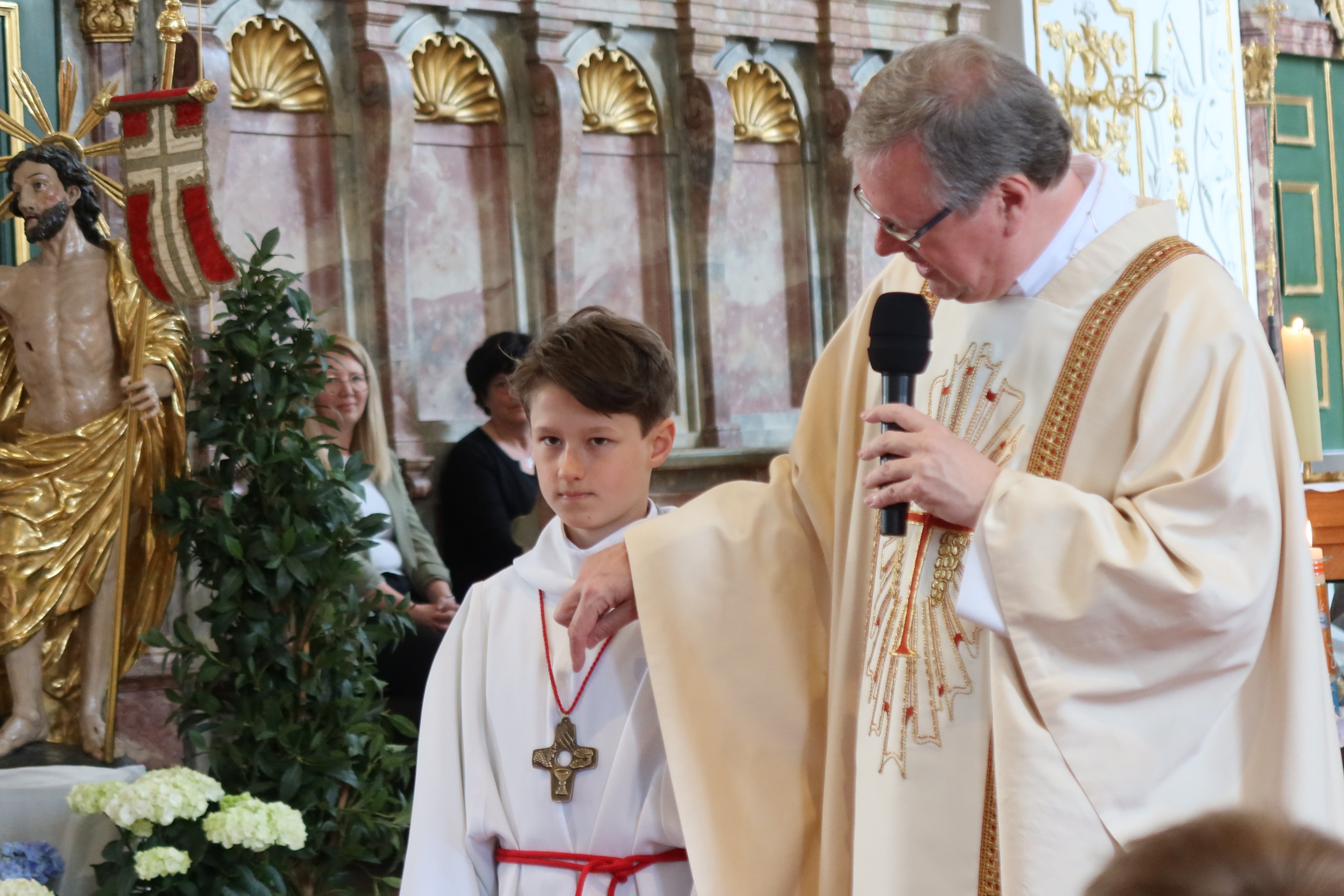 „Kommunion heißt: wir feiern Gemeinschaft“ - Pfarreiengemeinschaft Neuburg - Kirche St. Peter ...