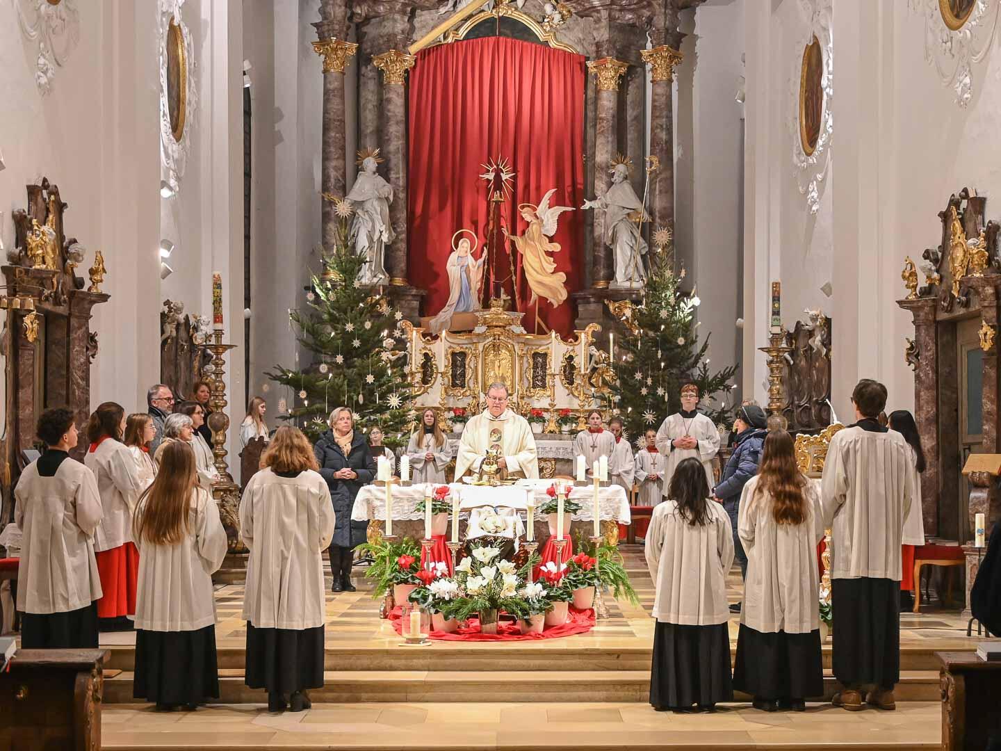 Weihnachten 2024 - Pfarreiengemeinschaft Neuburg - Kirche St. Peter und ...