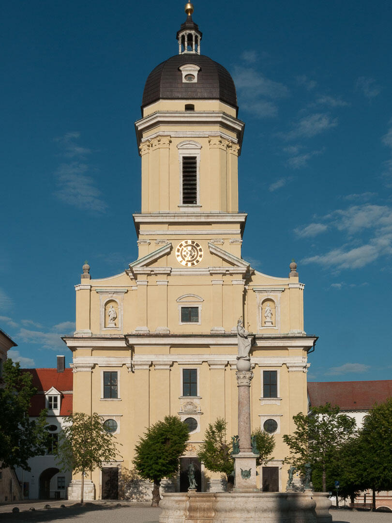 Hofkirche - Pfarreiengemeinschaft Neuburg - Kirche St. Peter und Heilig ...